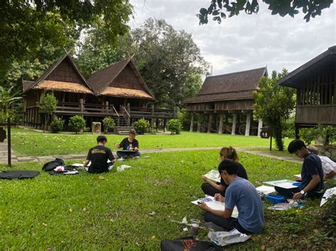 คณะศิลปกรรมและสถาปัตยกรรมศาสตร์ มทร ล้านนา เข้าศึกษาดูงานและวาดภาพ ณ พิพิธภัณฑ์เรือนโบราณล้านนา