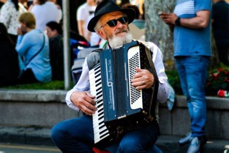 Bandoneon Vs Accordion Comparison Musiicz