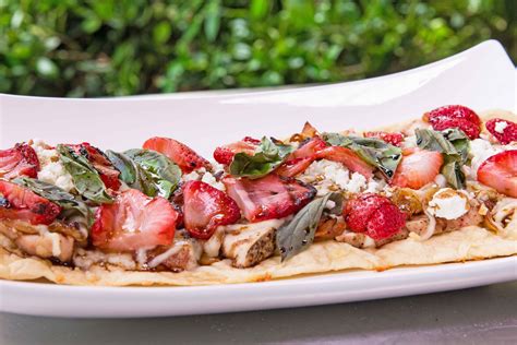 Chicken Strawberry Basil Flatbread Hangryq