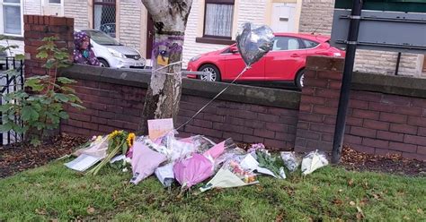 Murdered Lindsay Birbecks Pupils Leave Flowers At School On First