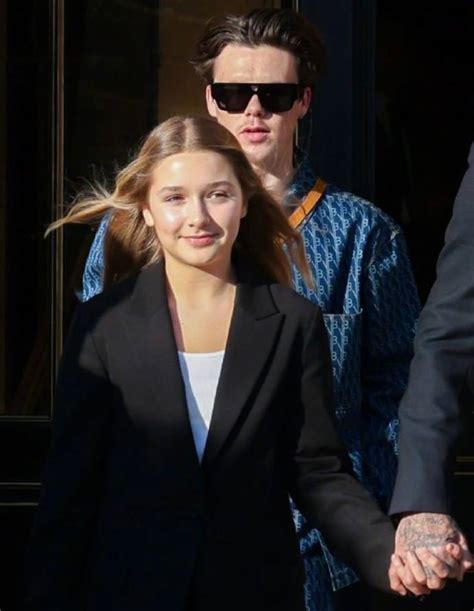 贝克汉姆带孩子参加巴黎时装周 小七穿西装显气质 搜狐大视野 搜狐新闻