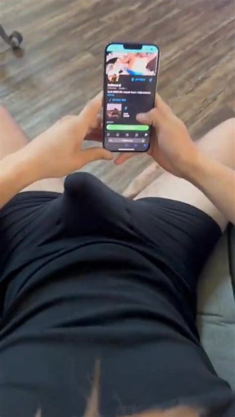 Roommate Caught With A Boner 日本語で