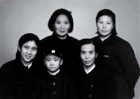 When He Zizhen Returned To China In 1947 Li Fuchun Asked Her What She