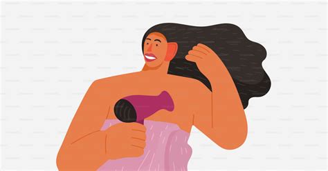 욕실에서 손에 헤어 드라이어를 들고 서 있는 젊은 여자 샤워 후 머리를 말리는 사람 벌거벗은 몸에 분홍색 수건을 입은 여자 흰 배경에 고립된 성인 위생의 벡터 그림