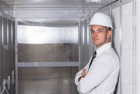 工程师 路由器 网线插头 水平画幅 网络服务器 电子商务 白人 经理 支架 商业金融和工业