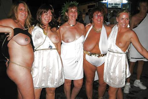 Girls Together Full Bodied Teens Milfs And Matures Porn Pictures Xxx