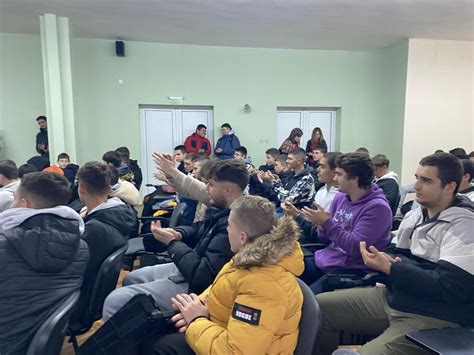 Открит урок в ПГМТ Вл Комаров Силистра разкри пред учениците възможностите по програма