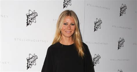 기네스 펠트로 나이 잊게 만든 파격 초미니