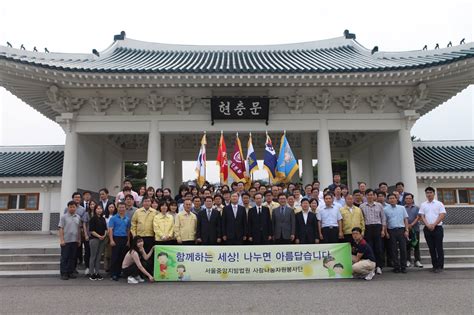 법률신문사 법률신문 2015년 10월 26일자 입니다 1면 탑기사로 준법지원인 운용 기업 공개해야 기사가 선정됐습니다 법무부 변호사 중개제도 재추진 기사가