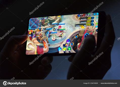 Chinese Mobile Game Player Plays Tencents Mobile Moba King Glory — Stock Editorial Photo