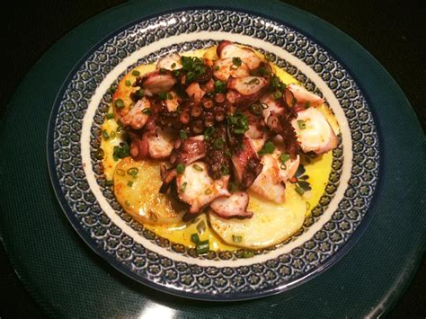 Casa Del Vino 대한민국 대표 와인레스토랑와인바 Casadelvino 의 10월 신메뉴 중 인기 급상승인 Pulpo A La Gallega올리브 오일로