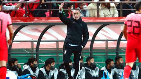 Boneca Insuflável De Ministro Da Economia Provoca Polémica No Chile Observador