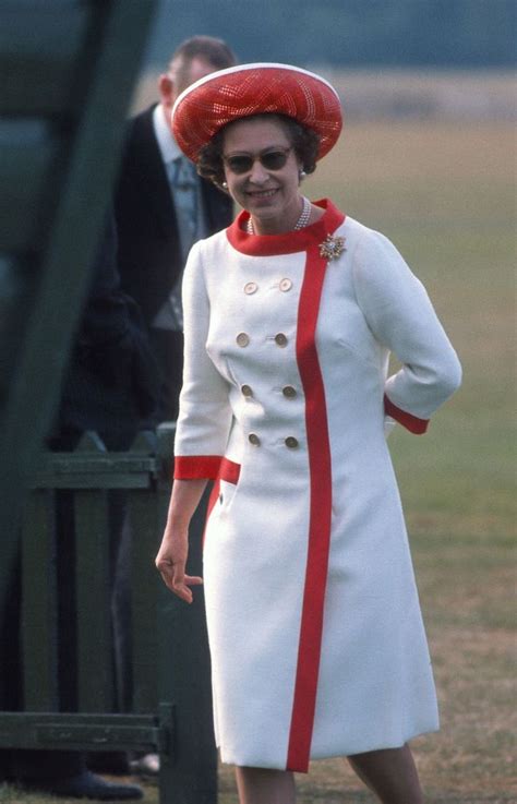 Queen Elizabeths Most Iconic Style Moments Queen Elizabeth Style