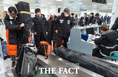 TF포토 마식령스키장 훈련 떠나는 알파인스키 대표팀 포토 기사 더팩트
