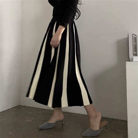 투톤 배색 주름 니트 스커트 밴딩 톡톡한니트 볼륨감 있는 플레어sk 데일리 하객룩
