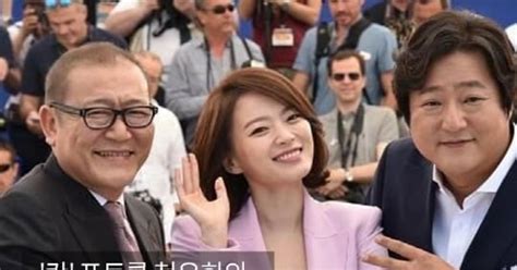 어디꺼 칸 천우희의 우아한 매력 뽐낸 파스텔 핑크 수트