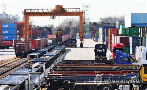 화물열차 컨테이너 하역작업 연합뉴스