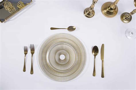 Eventive გამჭირვალე ოქროსფერი თეფში ჩარჯერი