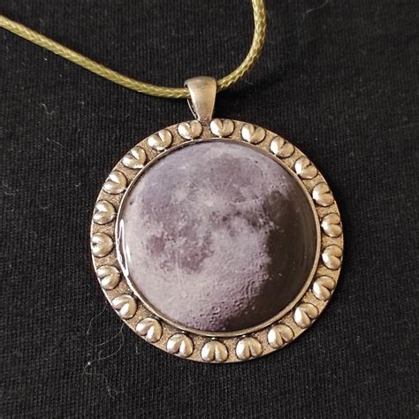 Кулон з місяцем — ціна 200 грн у каталозі Кулони Купити аксесуари за доступною ціною на Шафі