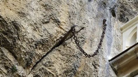 Legendary Durandal Sword With Magical Powers Goes Missing From French
