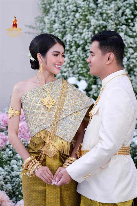 ថ្ងៃ ចូល រោងការ សុវត្ថិ ឌី ធា រី កា រំលឹក ដល់ ឪពុក ម្តាយ ងាក ក្រោយ ឱ្យ ពរ ជ័យ រូប នាង និង