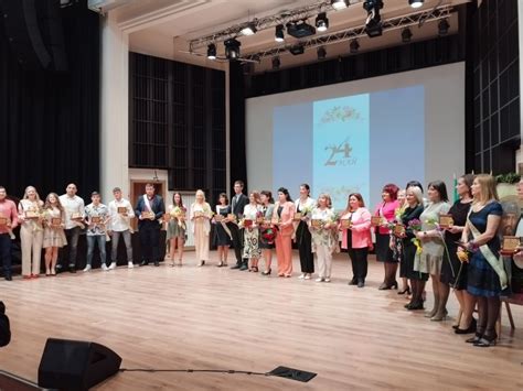 Отличиха възпитаници на СУ „Христо Ботев“ с наградата на Кмета на Община Враца снимки