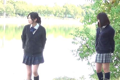 クラスNo 1の美少女JK麗華さんをストーキング中友達がまさかの野ション麗華さんはどうする ヒロインの裸