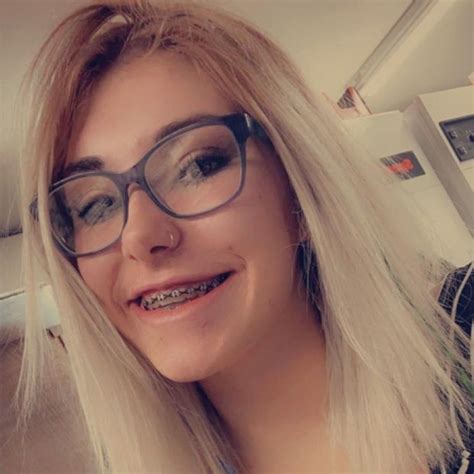 Foto De Blonde Braces Glasses