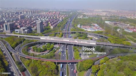 로터리와 고속도로 교차점에 자동차의 공중 보기 건축과 교통 개념의 구조에 교량도로 모양 원 평면도 도시 도시 상하이 중국 거리에 대한 스톡 사진 및 기타 이미지 Istock