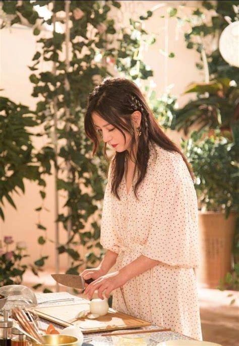趙薇《中餐廳2》宣傳照流出 女神過年紀還是女神 每日頭條
