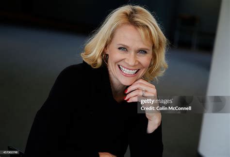 Actress Lisa Ryder Who Is The Star Of Canadian Stage S Helen Lawrence
