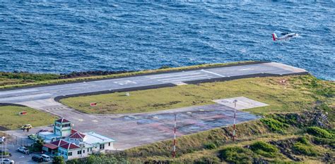 What Its Like To Land On The Worlds Shortest Commercial Runway Cool Material What Its Like To Land On The Worlds Shortest Commercial Runway Cool Material