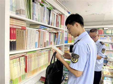 玉环：文化市场强监管，全力护航 开学季”检查周边出版物
