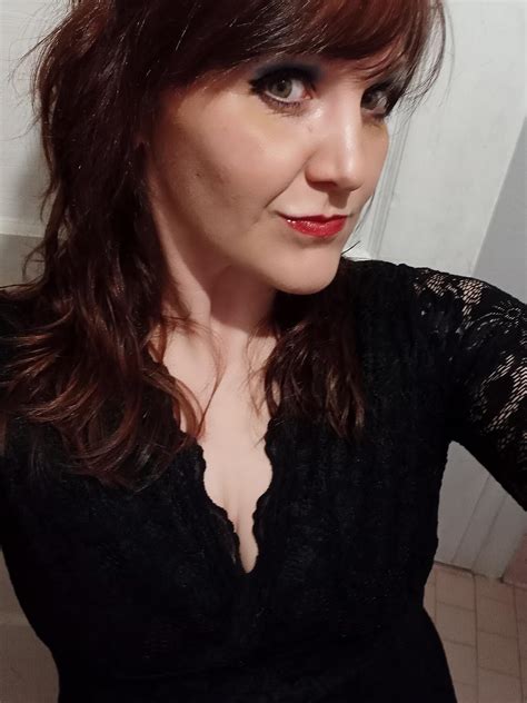Im Only Now Starting To Show My Age In My Face The Bags Reveal Me