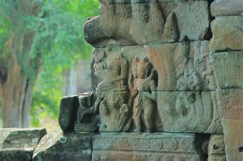 ប្រាសាទបន្ទាយឆ្មារ មានឈ្មោះម្យ៉ាងទៀតថាវាំងតូច មានរចនាបថដូចគ្នាបេះបិទទៅនឹងប្រាសាទបាយ័ន