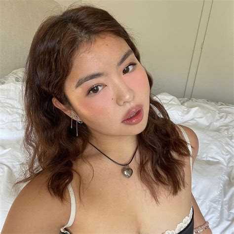 How To Apply Face Primer Like A Makeup Artist Who What Wear