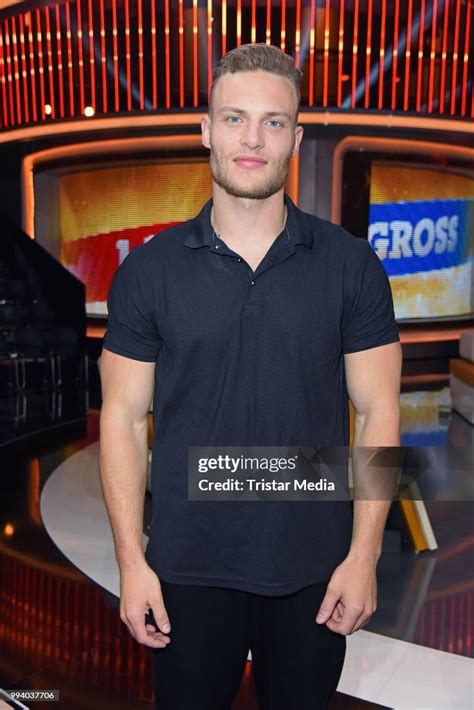 German Actor Robert Maaser During The Klein Gegen Gross Tv Show On Fotografia De Notícias
