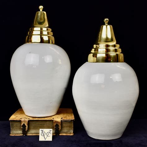 Twee Blauw Witte Voc Tabakspotten In Delfts Aardewerk Pompadoer