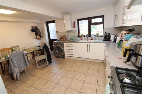 Whitworth Road London Se18 1 Bed In A House Share To Rent £750 Pcm £173 Pw