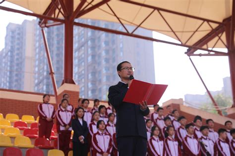 西安市曲江第一中学举行第五周升旗仪式暨国旗班交接仪式 西安市曲江第一中学欢迎您