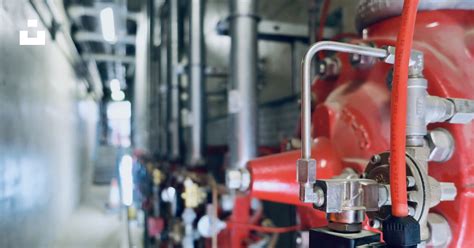 건물에 있는 파이프와 밸브의 클로즈업 사진 Unsplash의 무료 런던에너지 주식회사 이미지