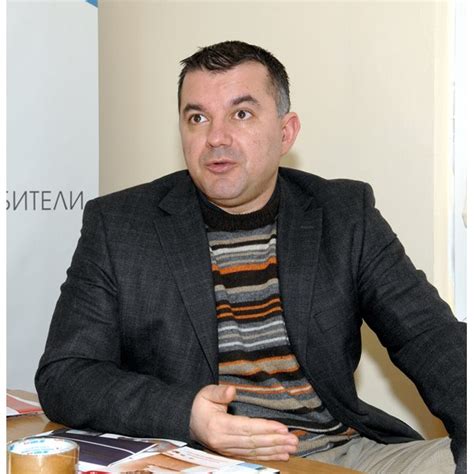 Богомил Николов директор на Активни потребители Не пазарувайте гладни на черния петък