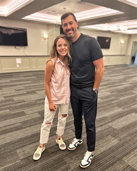 Jinger Duggar Flouts Dad Jim Bobs Rigid Dress Code As She Rocks Skintight Pants And Makes