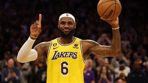 Lebron James Hace Historia Al Alcanzar 50000 Puntos Combinados Soy