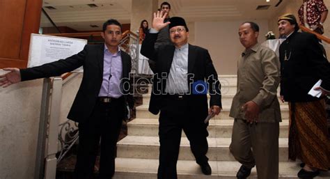 Hatta Rajasa Dan Foke Jadi Saksi Nikah Zumi Zola