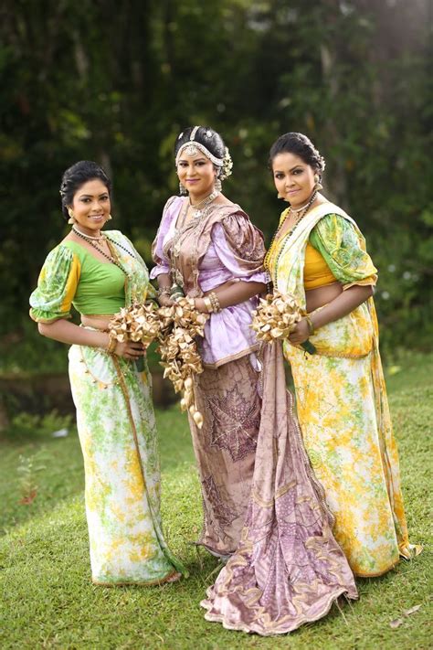 Bathik Wedding Saree From Bathik Dilhani Saree Wedding Saree Fashion