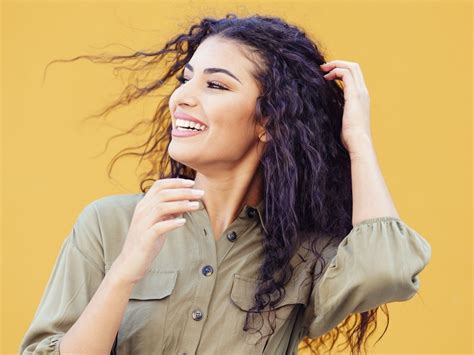 How To Curl Hair Without A Curling Iron 5 Tried And Tested Methods