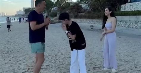 รวมรูปภาพของ แห่แชร์ภาพ เศรษฐา คุณหญิงต้น เจอกันริมหาด เล่าเป็นเพื่อนตั้งแต่อนุบาล สู่คู่