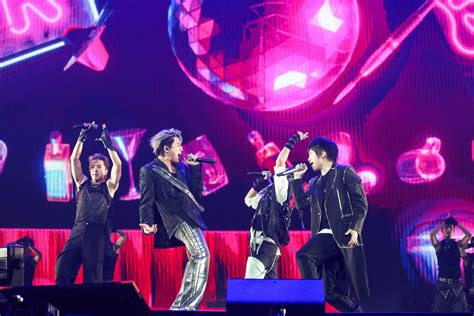 阿信高喊「energy Forever」驚喜現身 小巨蛋萬人嗨翻！緯來新聞網