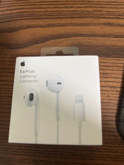 Apple Earpods Lightning Connector Audio Earphones On Carousell